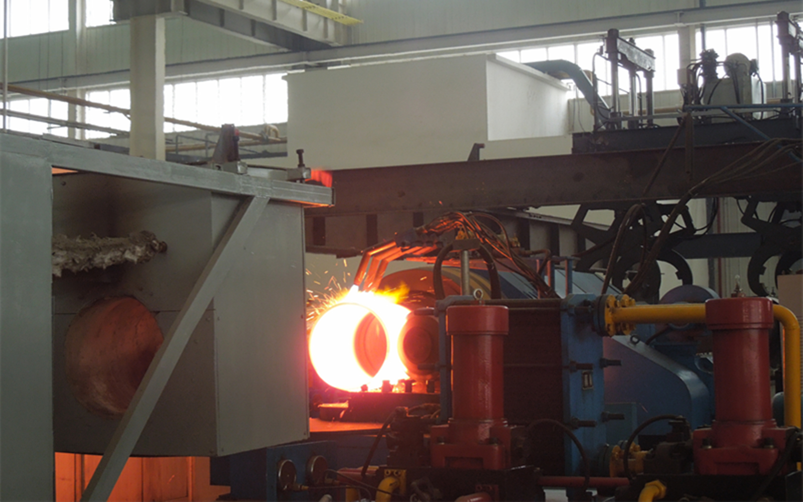 LTM G 406 CNG cylinder hot spinning machine (Roller) - LONGTERM SPINNING