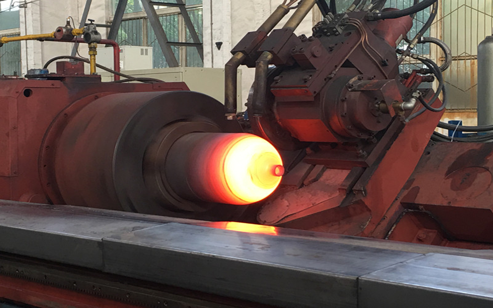 LTM G 406 CNG cylinder hot spinning machine (Roller) - LONGTERM SPINNING